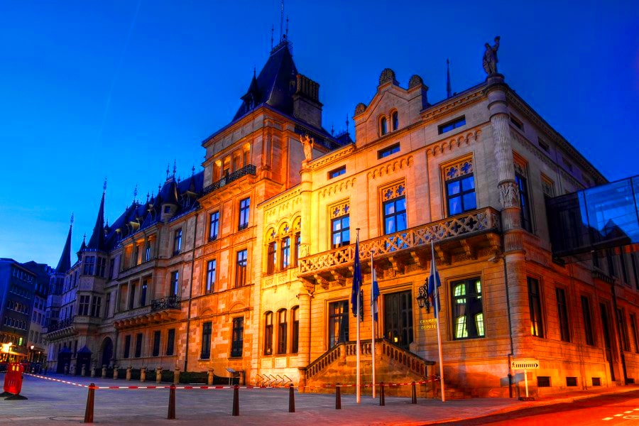 Azur & Partners | Chartered accounting firm in Luxembourg